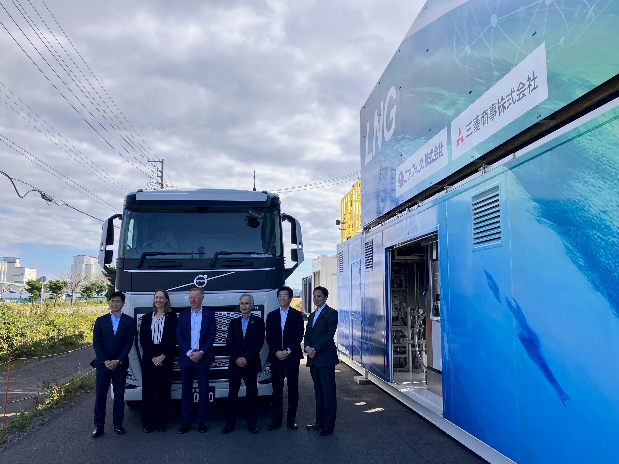 Volvo Trucks' LNG tractor joins carbon neutral project in Japan | Volvo ...