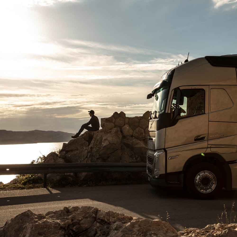 Setting the standard for truck uptime and real time monitoring | Volvo ...